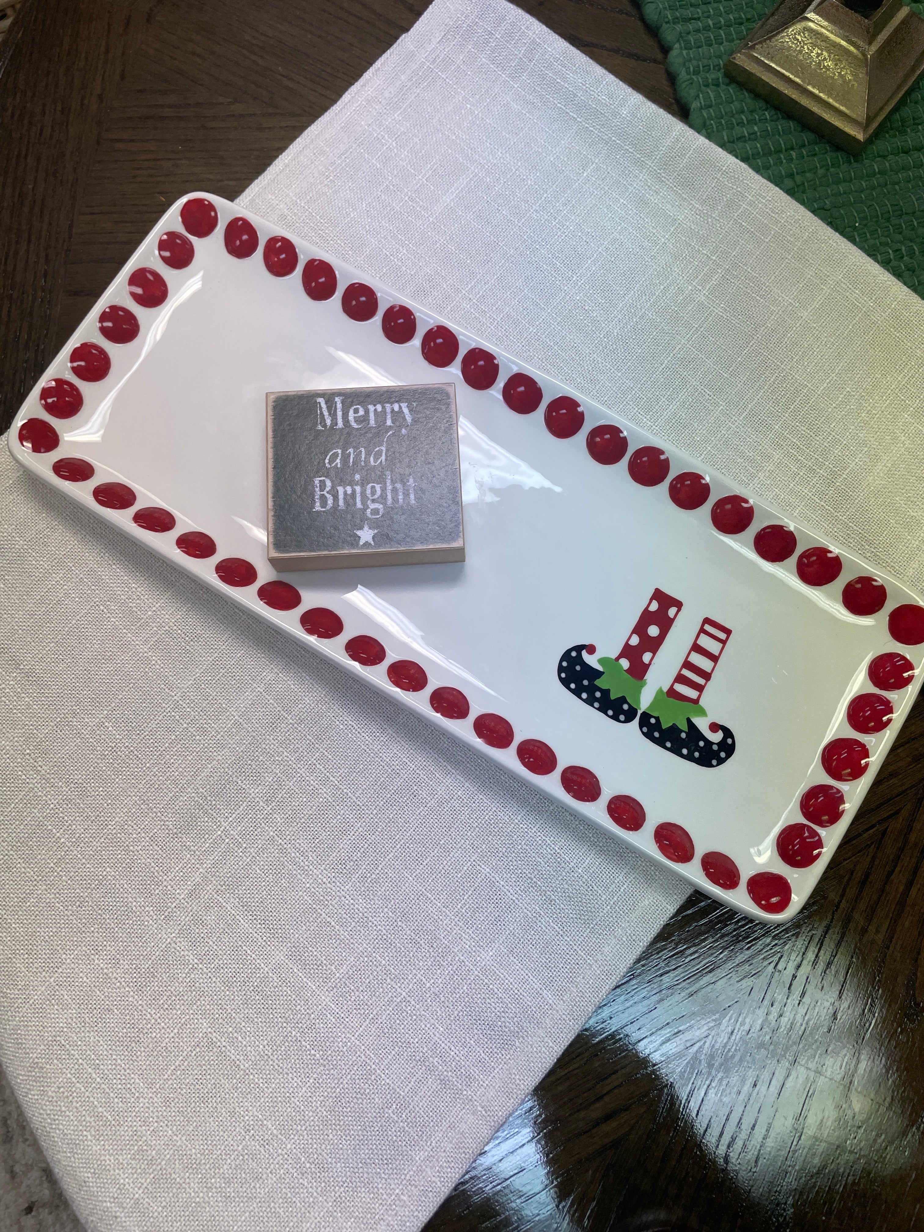 Elf Tray – Burlap and Daisies